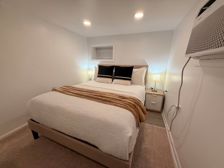 Quiet Andersonville Studio - Lincoln Square - Chicago