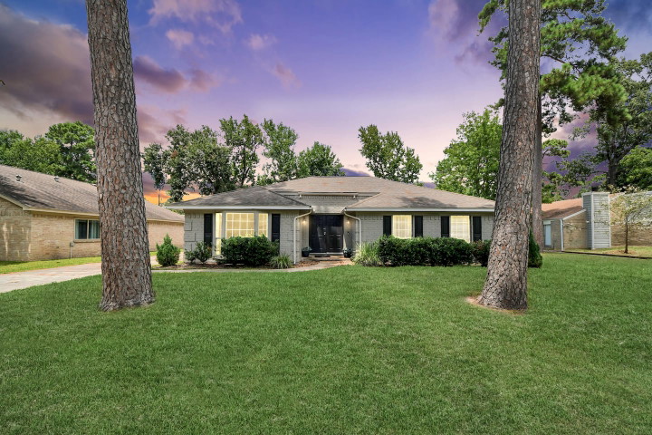 Spacious Home Near The Woodlands & Hospitals - The Woodlands, TX