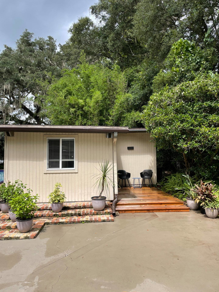 One-bedroom Guesthouse W/private Entrance - Gainesville, FL