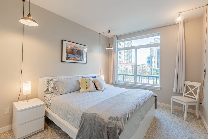 Bright Condo In Downtown With Free Parking - Seattle, WA