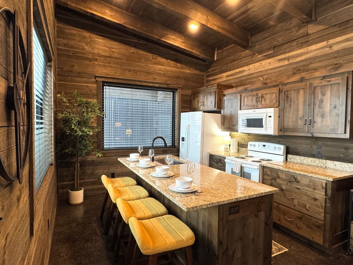 Pinion Pine Chalet #4 - Ac/wi-fi/1 Pet/hot Tub - Island Park, ID
