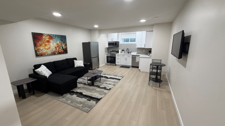 Modern 2 Bedroom Basement Suite|airdrie Calgary - Airdrie