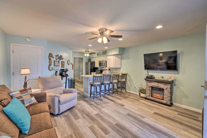 Ethel's Beachfront Retreat - Lake Delton, WI