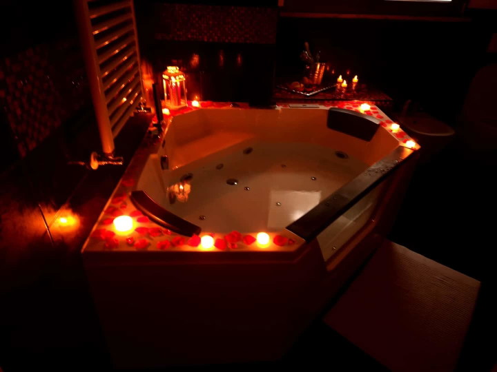 𝓑 &𝓑 𝓓𝓪𝓷𝓲𝓮𝓵𝓪
Relax Tra Bolle E Pace - Nettuno