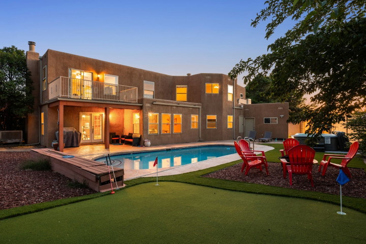 Heated Pool All Year, Hot Tub, 3700sf, Game Room - Albuquerque, NM
