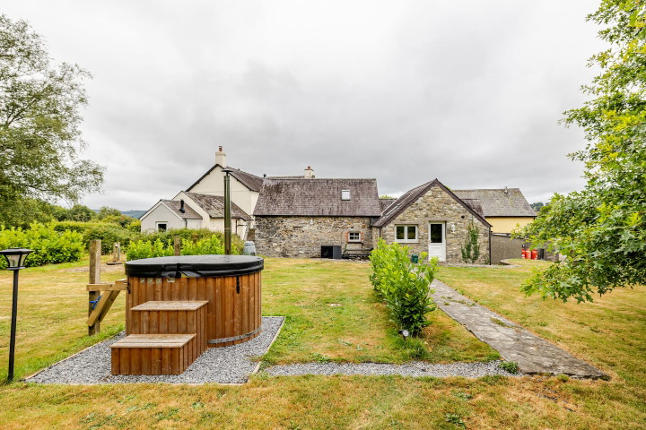 Character Cottage In A Stunning Location! - Llandeilo
