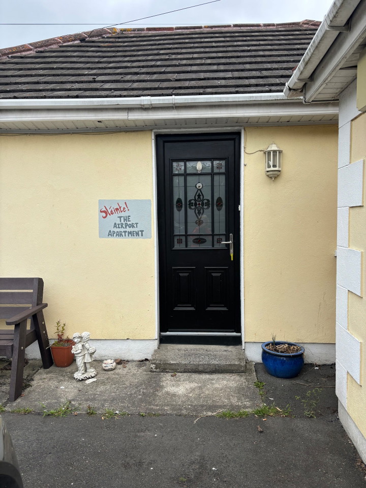 Airport Apartment Walking Distance To The Airport - Dublin
