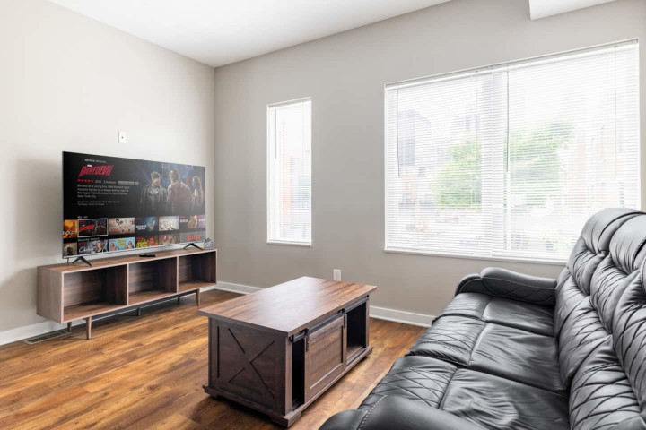 Luxury Downtown Townhome W/ Private Garage Unit 7 - Cleveland, OH