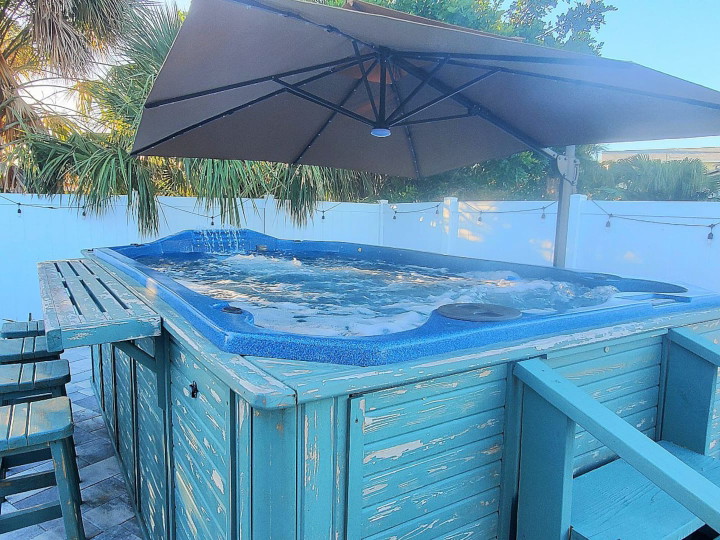 Heated Hybrid Pool~modern Beach House~walk 2 Beach - Indian Rocks Beach, FL