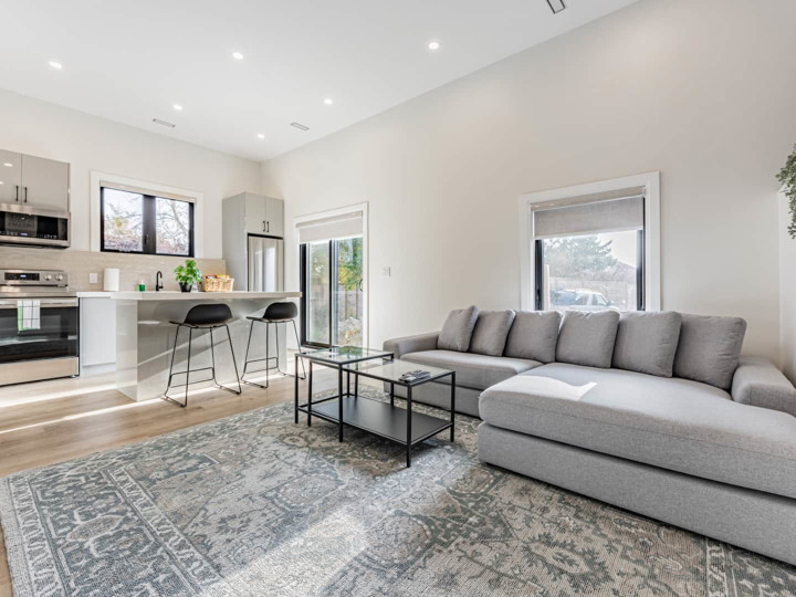 Newly Renovated Sun Filled Apt W/ Parking - Oshawa