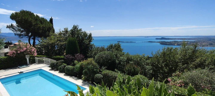 "Flying In The Blue Wonder", Apartment In Villa. - Gardone Riviera