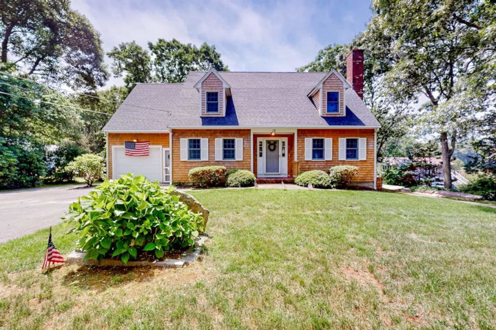 West Falmouth Retreat With Private Beach Access - Falmouth, MA