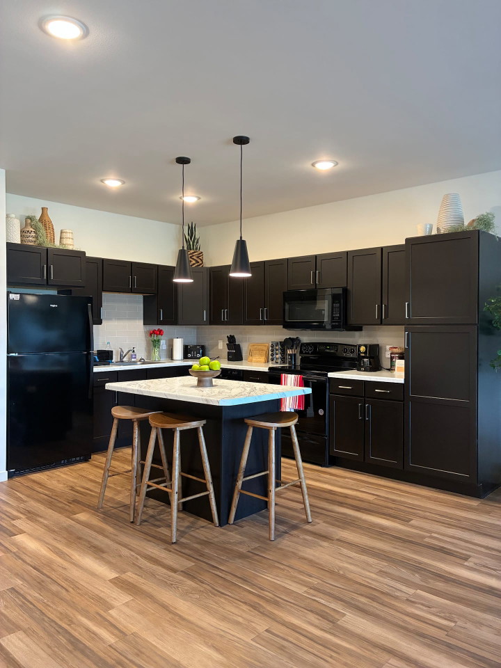 First Floor! Pool/jacuzzi/golf Sim/gym + Sleeps 7 - Sioux Falls, SD