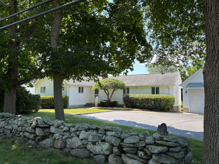 Sunny, Peaceful Bonnet Shores Beach Home - Narragansett, RI