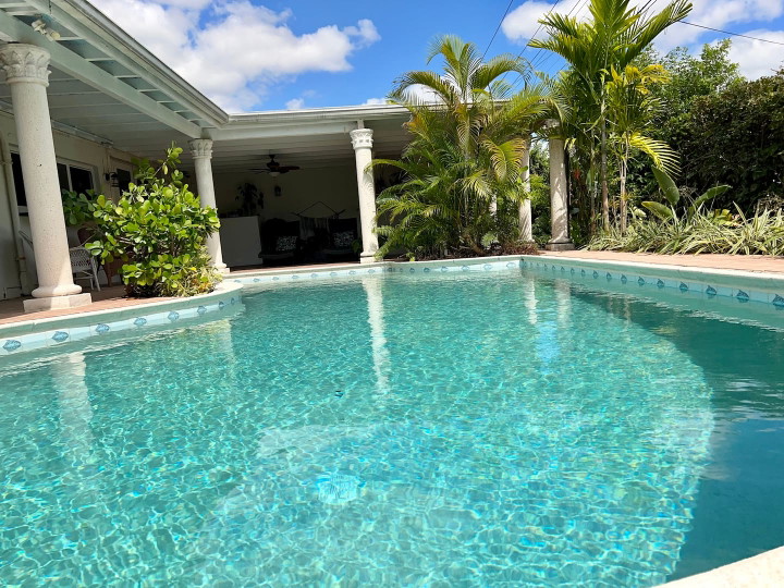 Beautiful House, Pool, Tropical Garden - Doral, FL