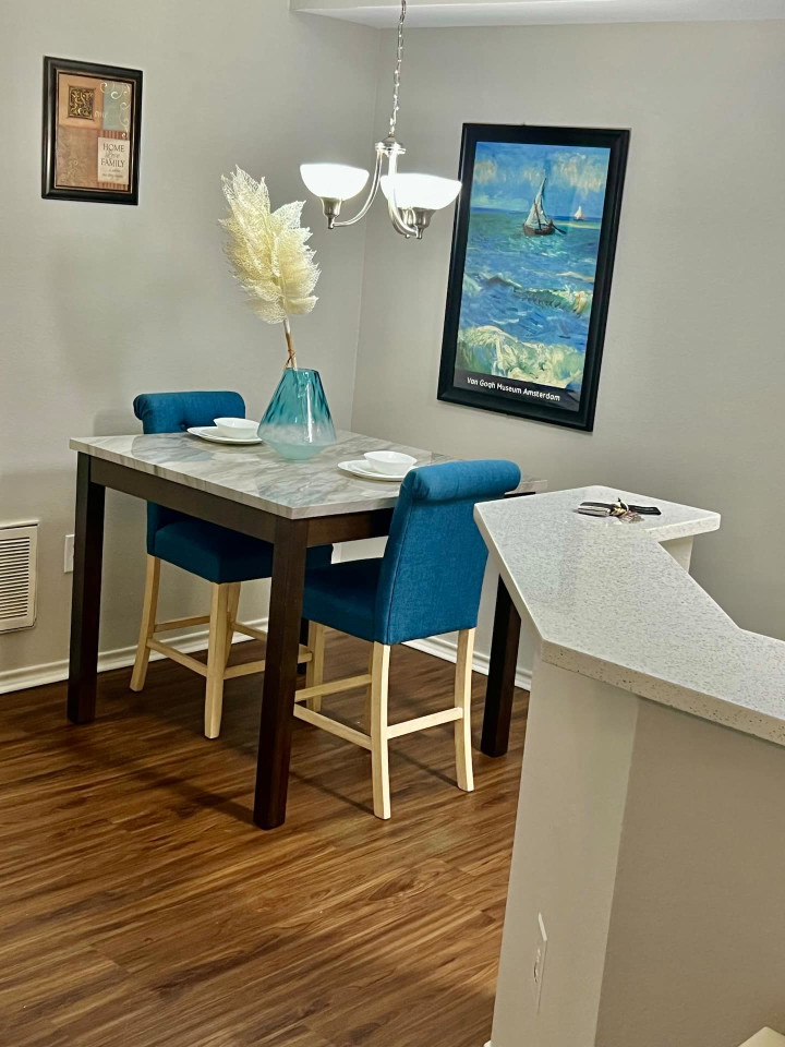 The Breeze, (Sleeps 4 In A Cozy Taste Of Europe) - Irving, TX