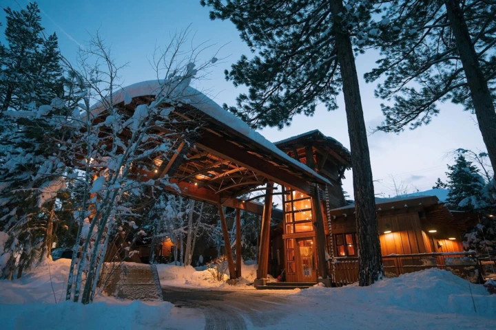 Log-styled Stay Near Palisades Tahoe  Ski & Dine - Truckee, CA