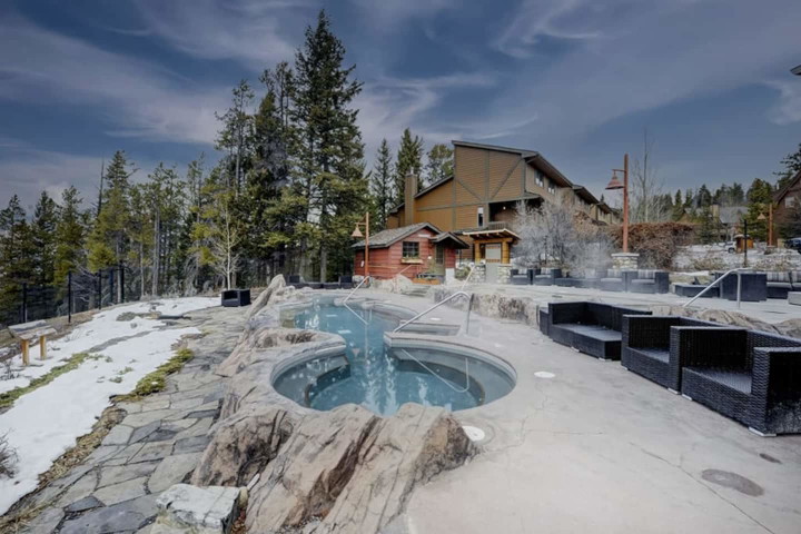 Mountain Condo W/3 Bdrm & Hot Pools! - Banff, AB, Canada