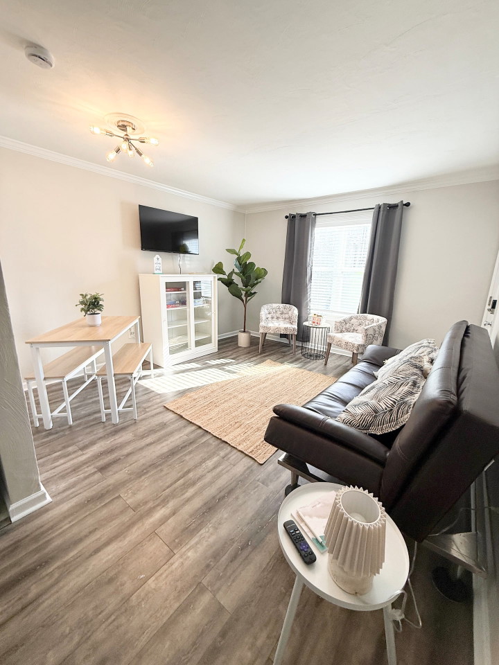 Beach Bungalow: Free Parking +1 Block From Beach - Virginia