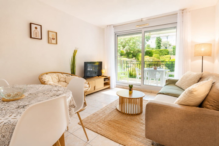 T2 4 Pers, Piscine, Plage à 8 Min, Parking Privée - Fréjus