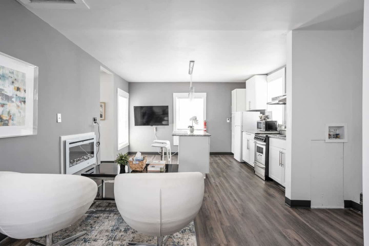New Castle Getaway | Fireplace Prime Location - New Castle, IN