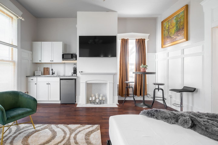 Walkable Downtown Getaway (Free Bikes To Use) - Columbus, IN