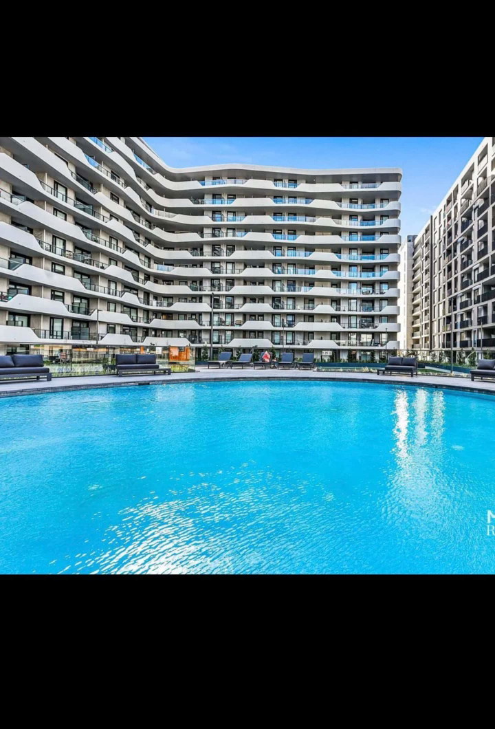 Sleep & Shop Downstairs 
With Parking And Pool - Mordialloc
