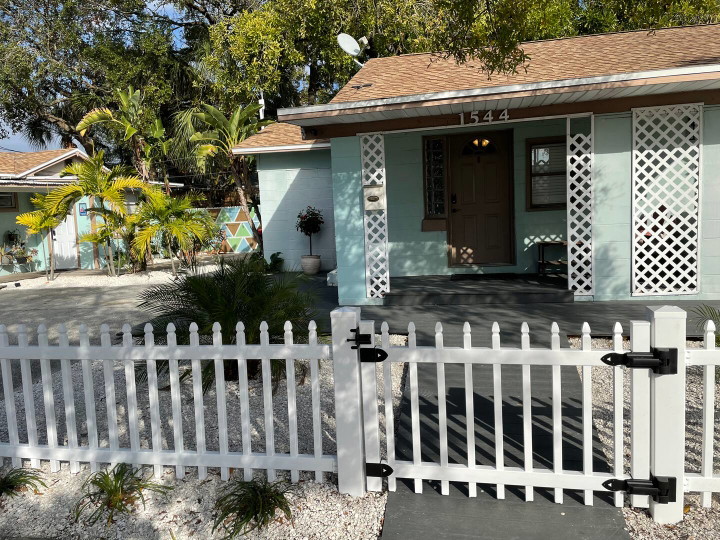 Cozy Bay Marina Cottage #2 - Tampa Bay, FL