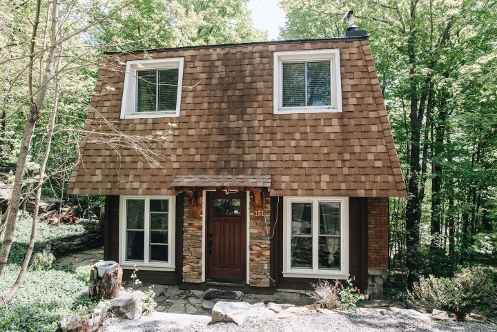 The Chalet House - Ontario 60