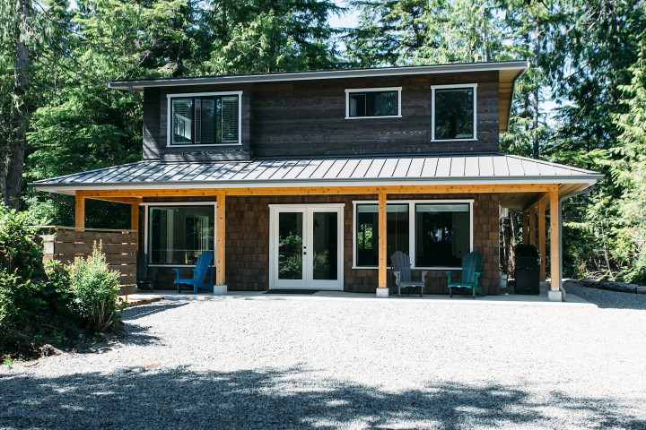 Sea Rogue Guest House * Private Hot Tub* - Tofino