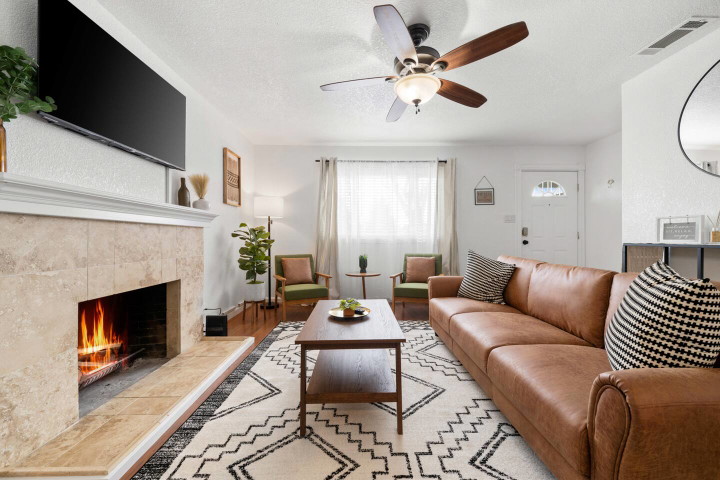 Chic3br/2baretreat:adventure&eas - Rancho Cordova, CA