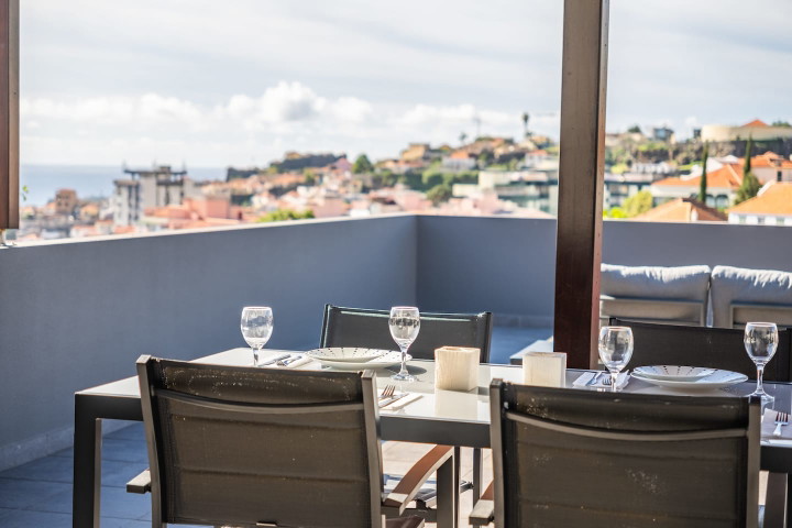 Stylish Retreat - Huge Terrace Overlooking Funchal - Madeira