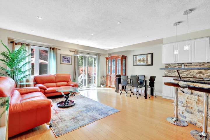 Bright Spacious 3br | 1-min Walk To Subway - 多倫多