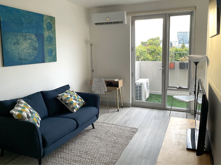Sunlight Studio With Superb Views. - Melbourne