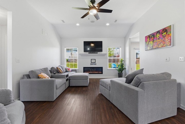 Penny Lane Retreat | 15 Min. To Stadium - Columbia, MO