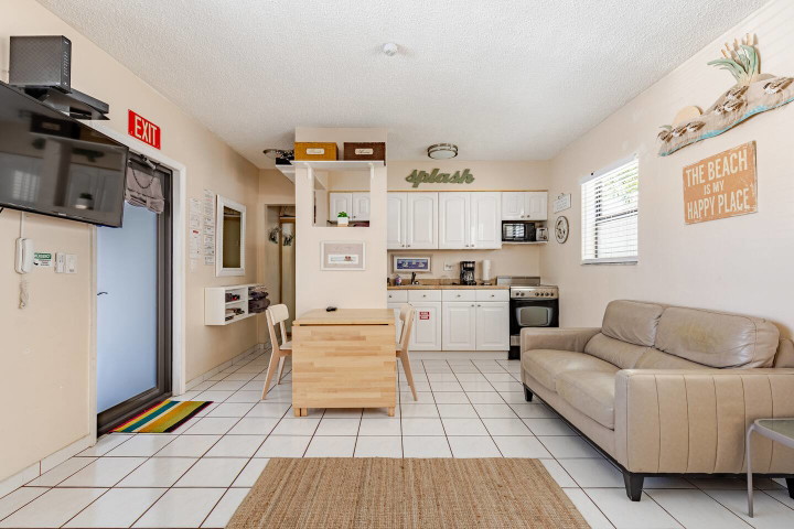 My Hollywood Beach Rentals B105 Pool & Parking. - Hollywood, FL