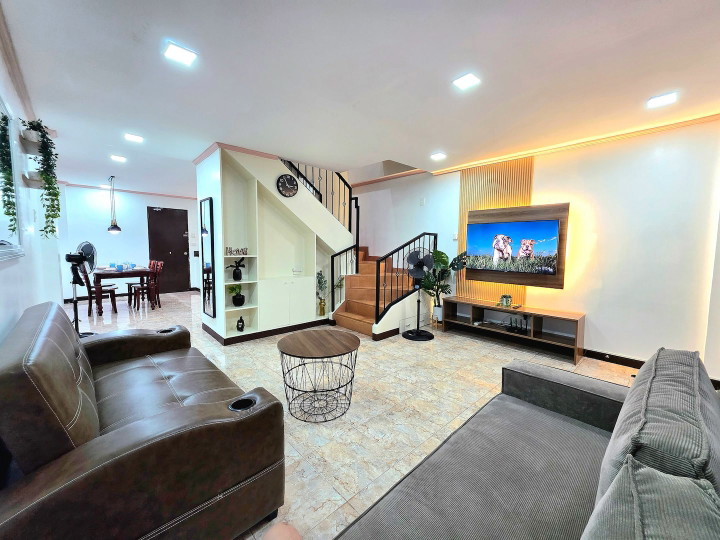 Townhouse 3 Bedroom Free Parking Near It Park Cebu - Cebu City