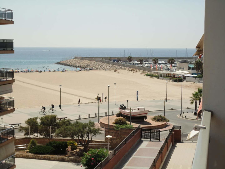 Seafront Apartment With Balcony, A/c, Wifi, And Parking In Torredembarra, Spain - Torredembarra