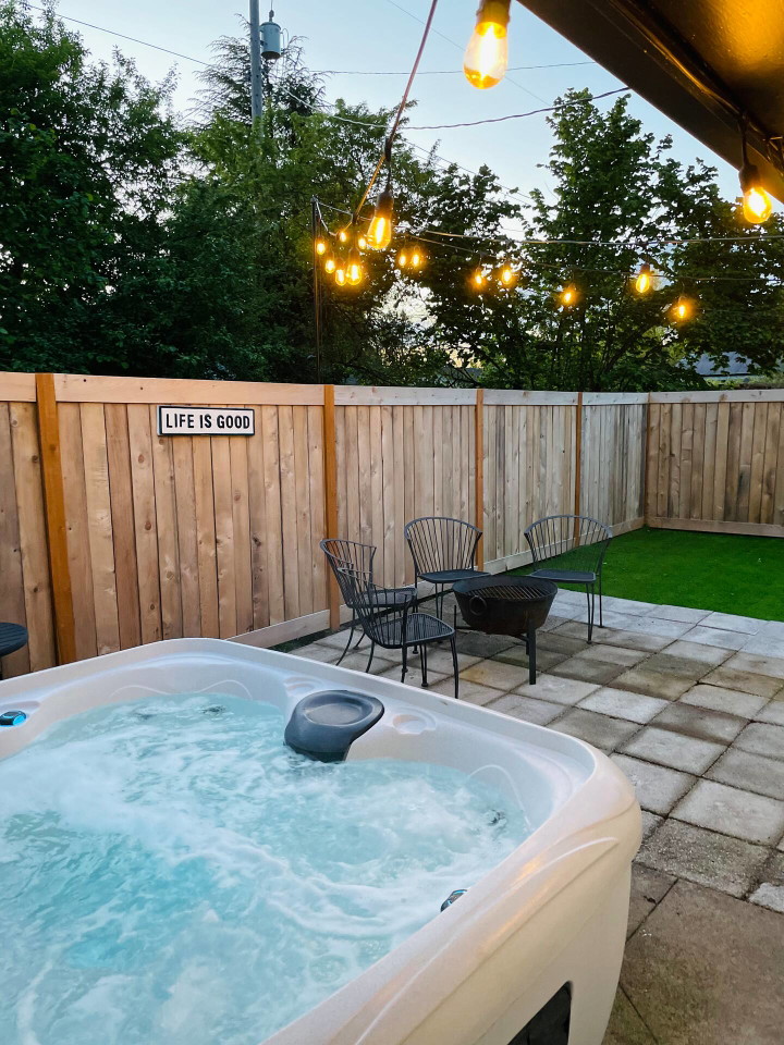 Cheerful Newly Remodeled Home With Hot Tub - Springfield, OR
