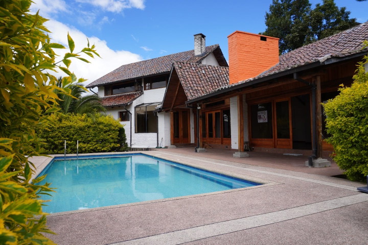 Exclusiva Y Acogedora Quinta Con Espacios Verdes - Quito