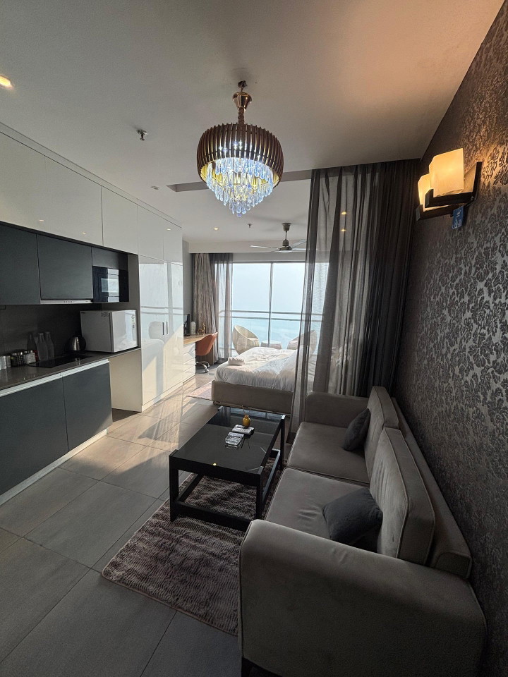 Studio Apartment At 32 Floor | Supernova - Noida
