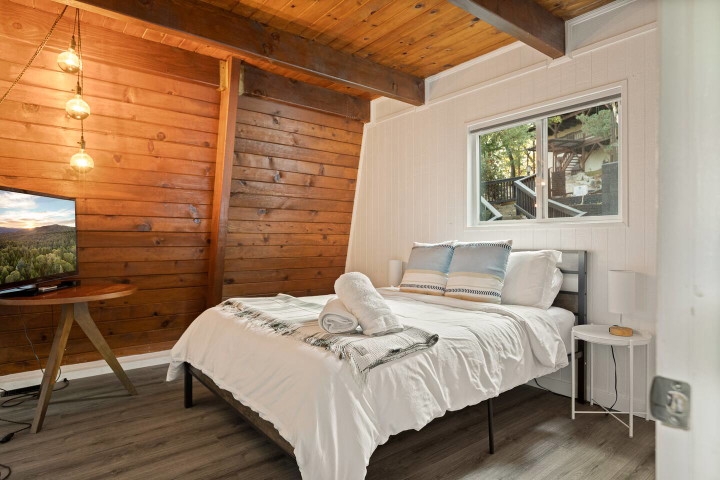 Huge Windows | Pet Friendly | Sleeps 10 - Lake Arrowhead, CA