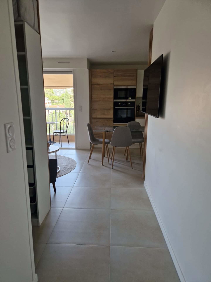 Grand Studio Avec Balcon à 10 Mn De Cannes - Le Cannet