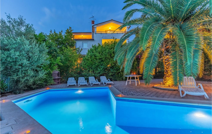 3 Bedroom Beach Front Apartment In Pula - Pula