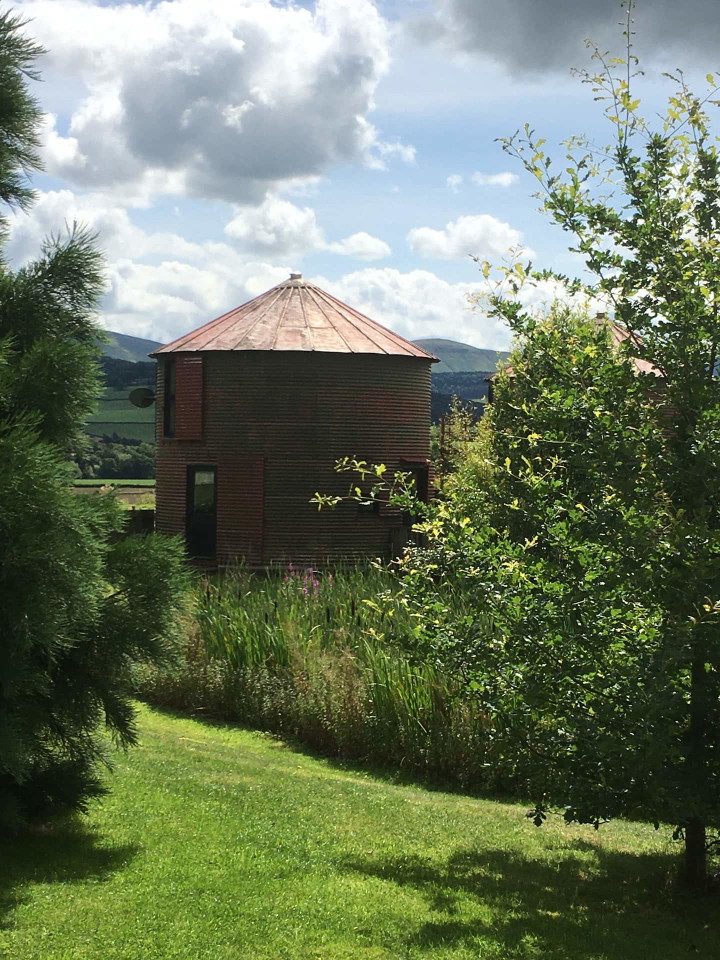 The Wheat Silo At Cwmhir Court, Nr Hay On Wye - Hay-on-Wye