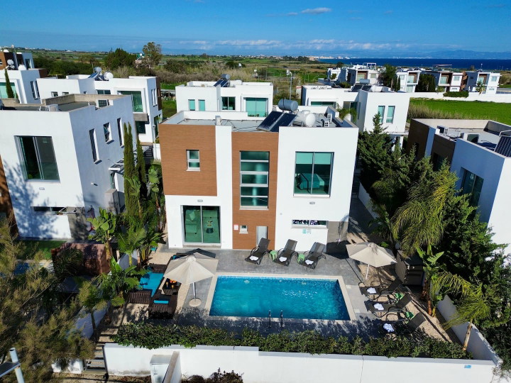 Sea & Sun |3br| Modern Villa With Swimming Pool - Famagusta