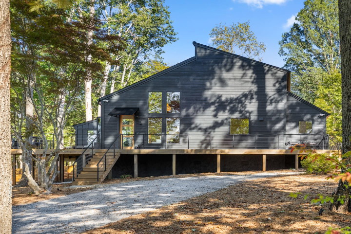 Modern Luxury Cabin On 2.5 Acres With Fenced Yard - South Carolina