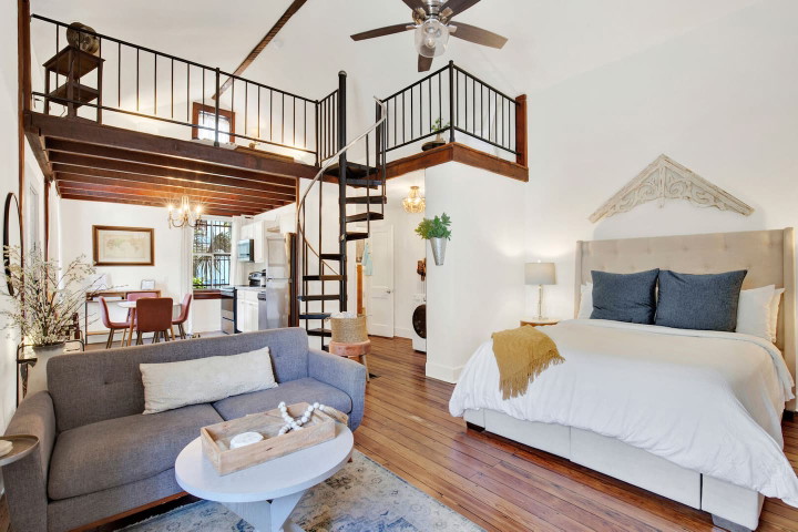Charming Cottage Near Forsyth Park - Savannah, GA