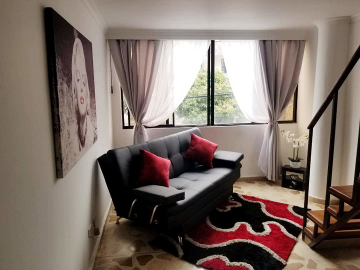 Apartamento De Dos Pisos Estadio-laureles - Medellín