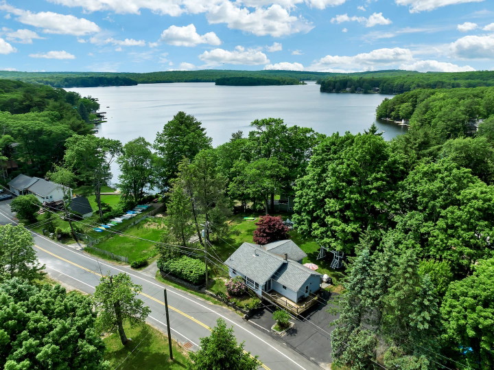 Renovated Lakeside Retreat-hot Tub-swingset-fenced - Rock Hill, NY